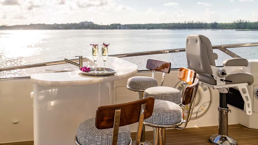 KEMOSABE yacht for charter (Westport, 34.14m, 2007)